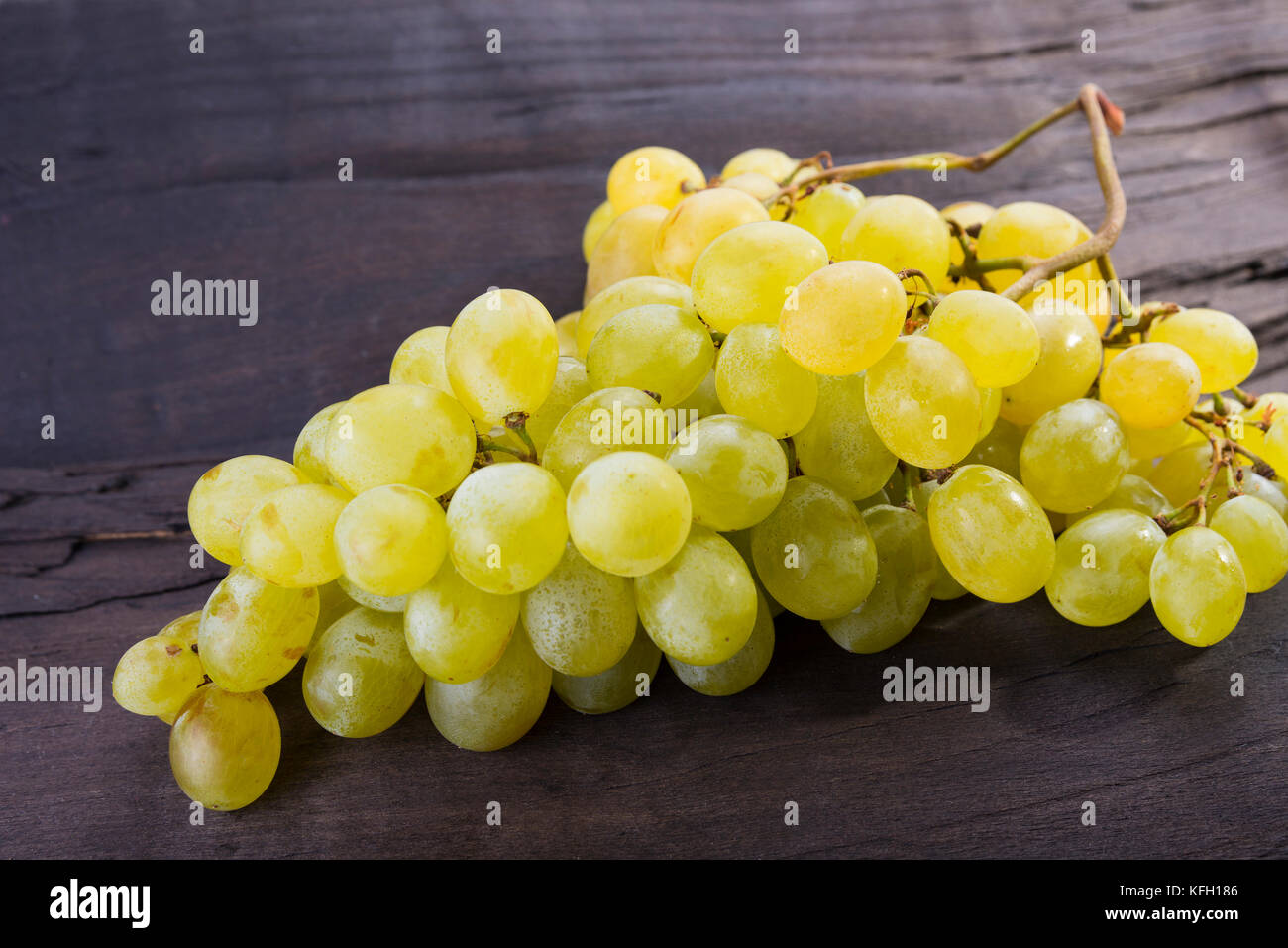 Grape vine wood cut hi-res stock photography and images - Alamy