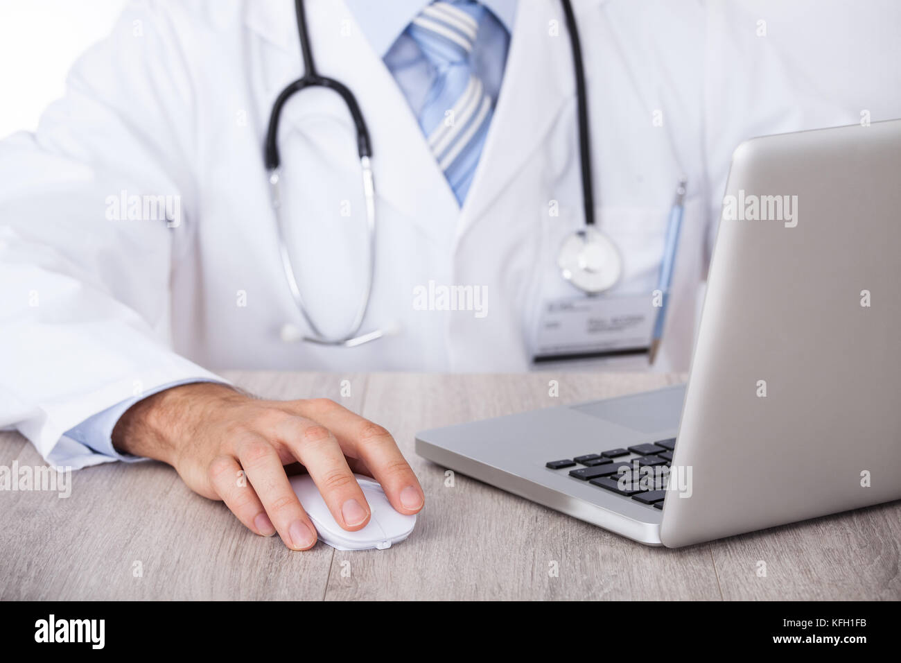 Medicine doctor working using mouse hi-res stock photography and images ...