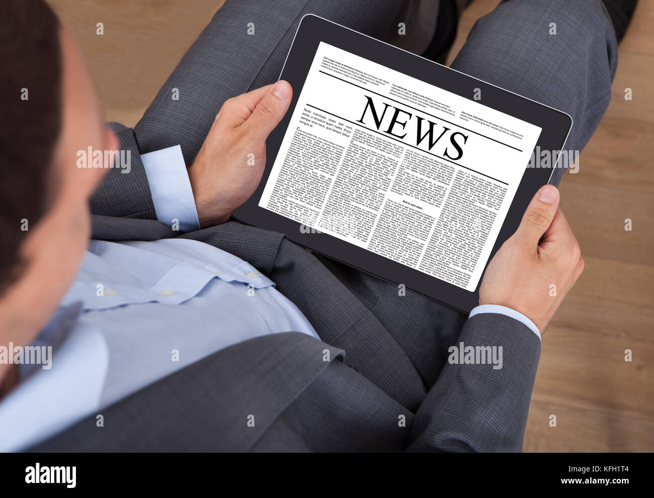 Computer person news reading hi-res stock photography and images - Alamy
