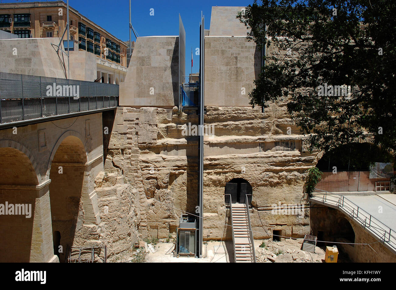 Valletta bridge city gate hi-res stock photography and images - Alamy