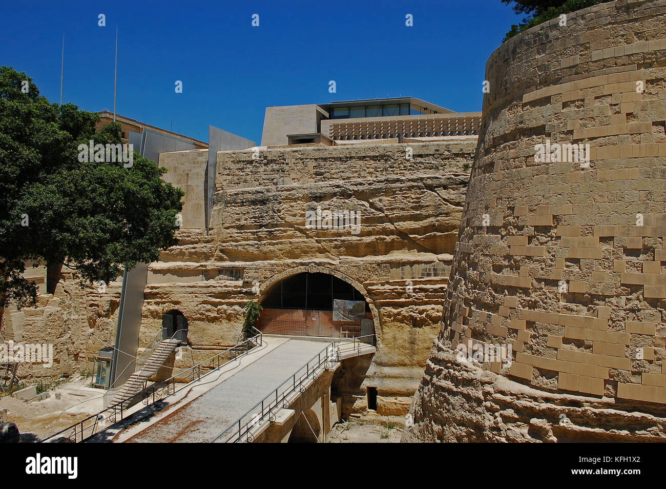 Valletta bridge city gate hi-res stock photography and images - Alamy