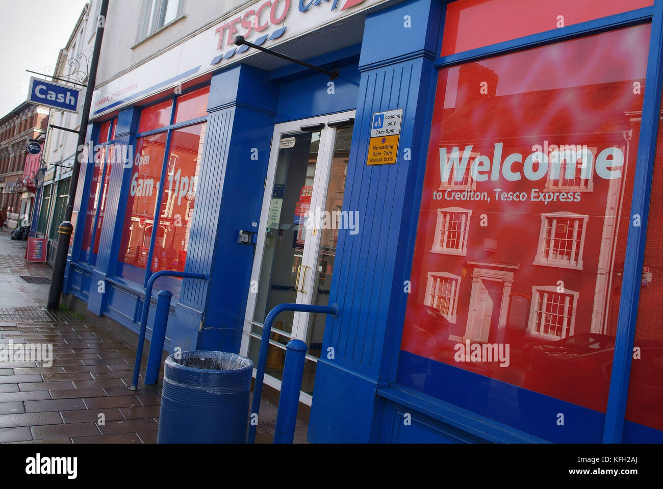 Crediton high street hi-res stock photography and images - Alamy