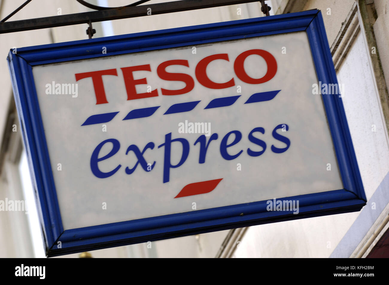 Crediton, Devon inc,Tesco Express Stock Photo - Alamy