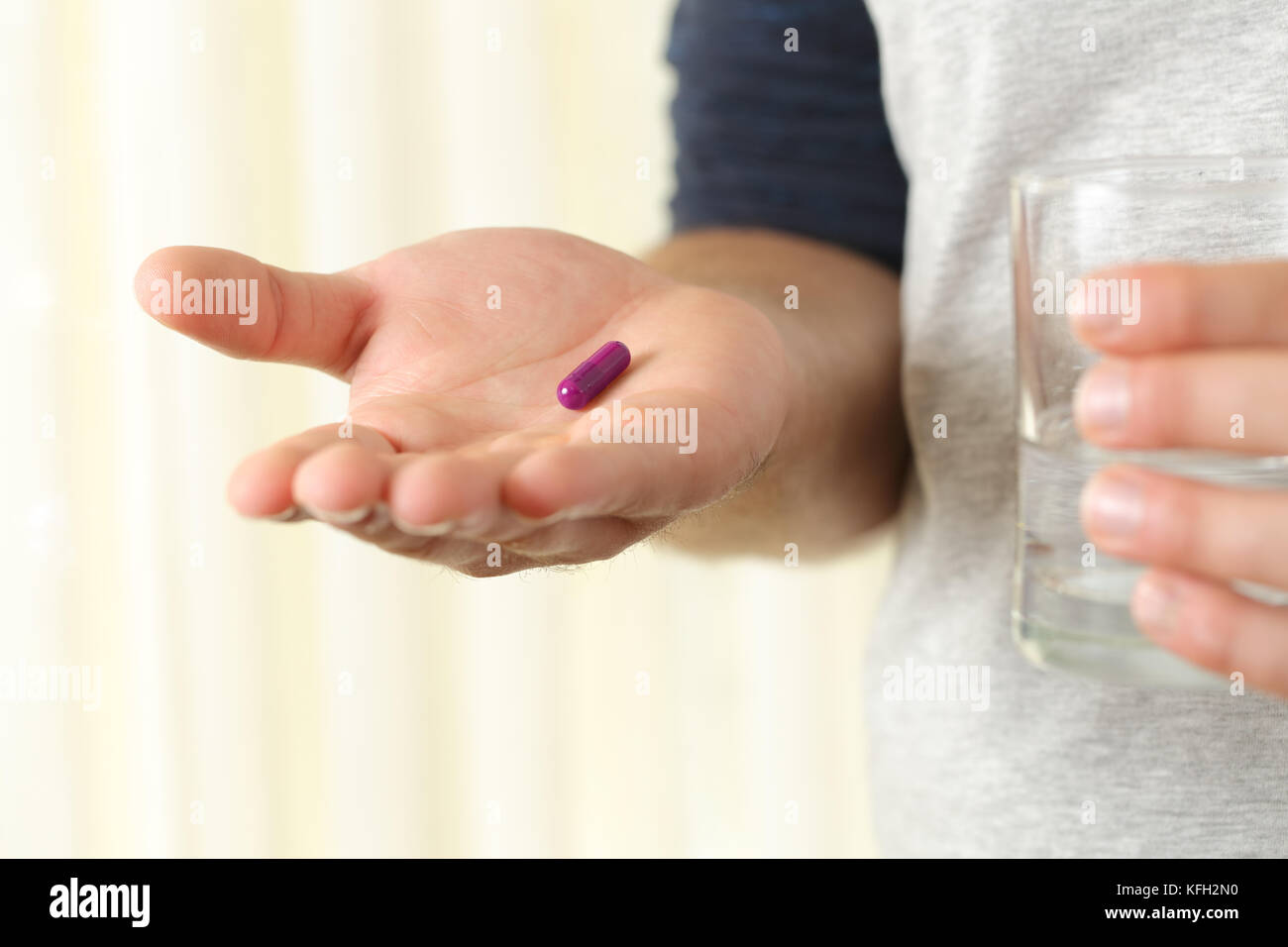 Hand holding capsule hi-res stock photography and images - Alamy