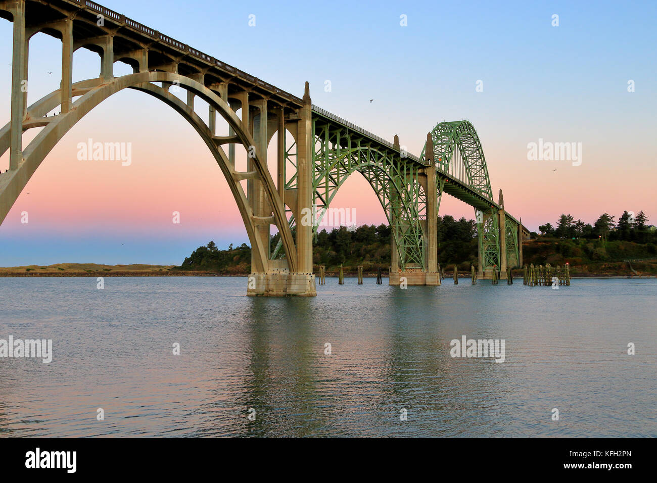 Yaquina Bay Bridge, Newport, Oregon USA Stock Photo - Alamy
