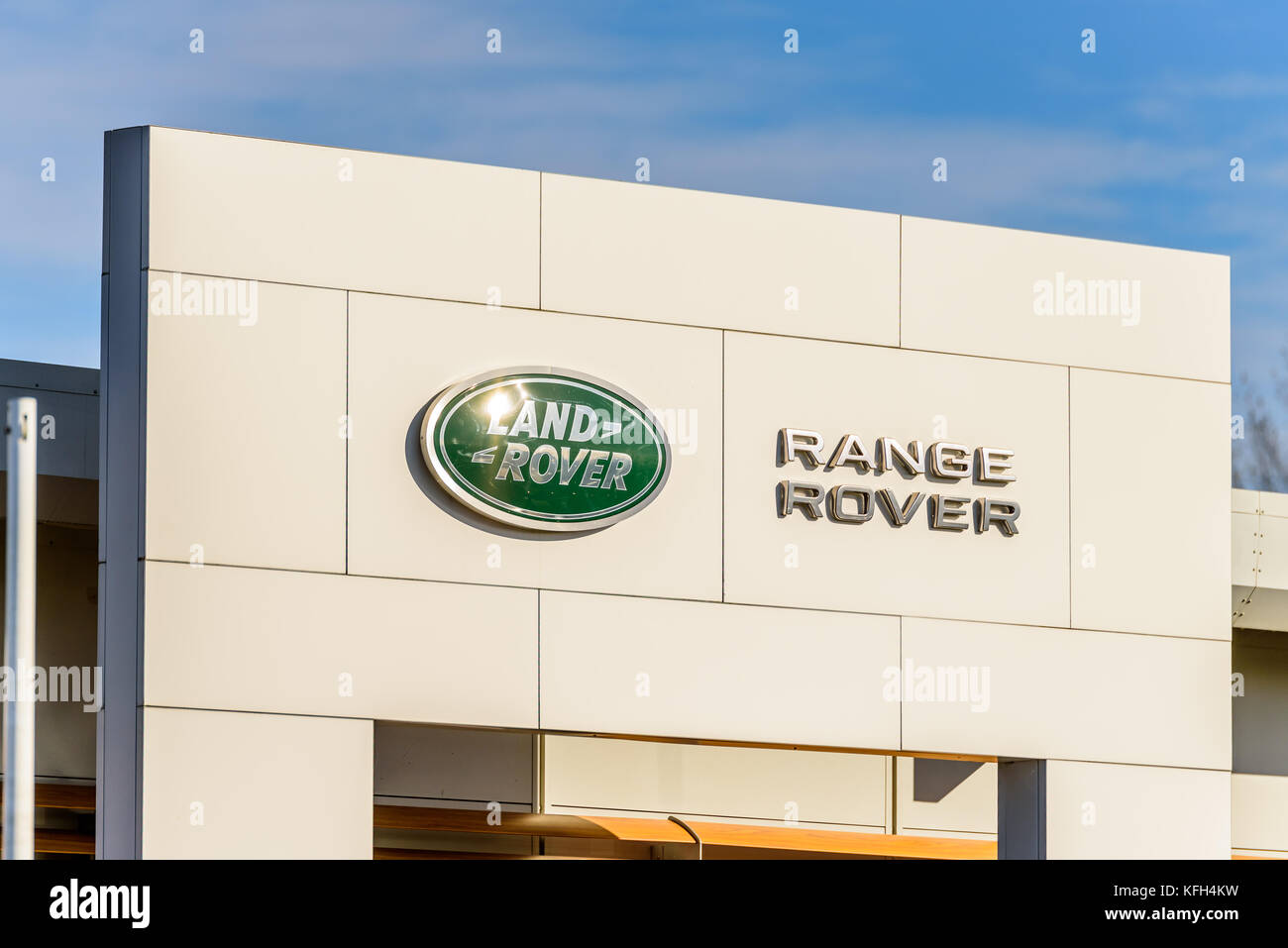 Land rover factory uk hi-res stock photography and images - Alamy