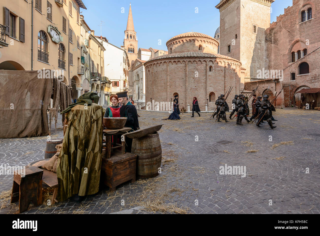 MANTUA, ITALY - OCTOBER 1: extras dressed as Renaissance soldiers ...