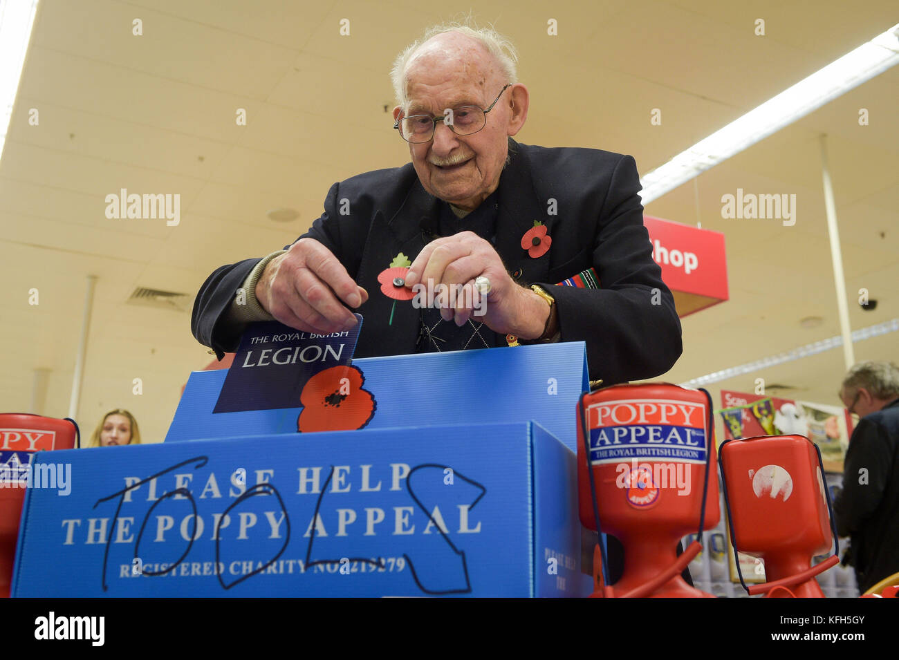 Embargoed to 0001 Monday October 30 Poppy seller Ron Jones, who is 100 ...