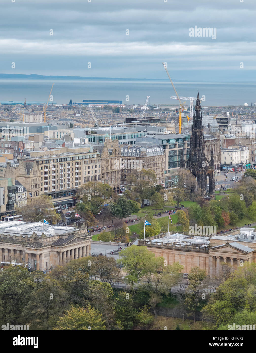 View of central Edinburgh Stock Photo - Alamy
