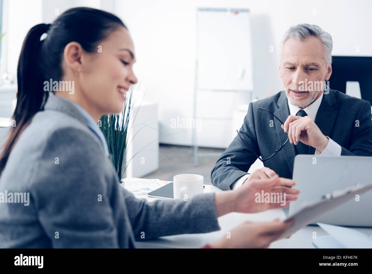 Employee talking boss hi-res stock photography and images - Alamy