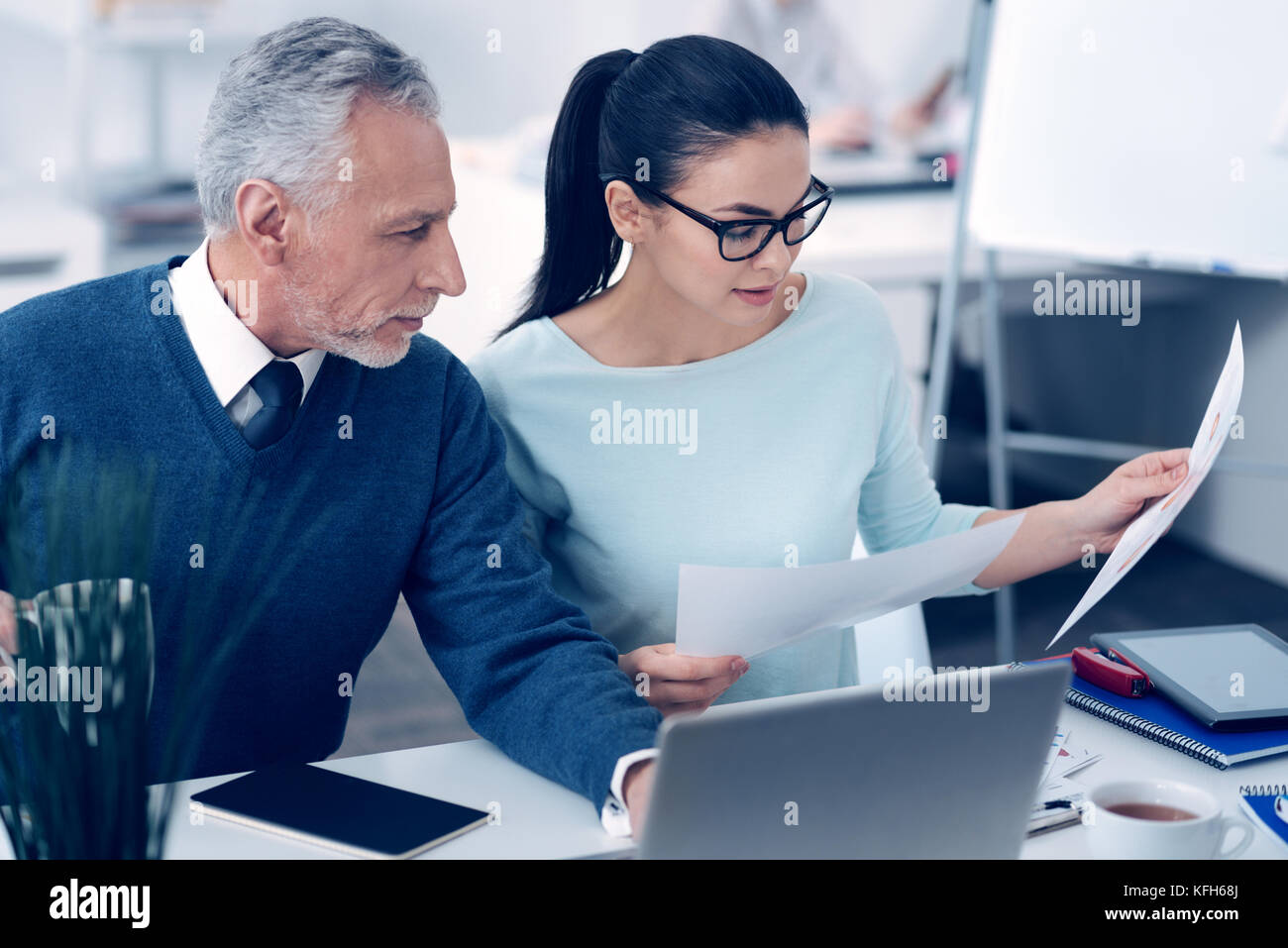 Business team working diagrams hi-res stock photography and images - Alamy