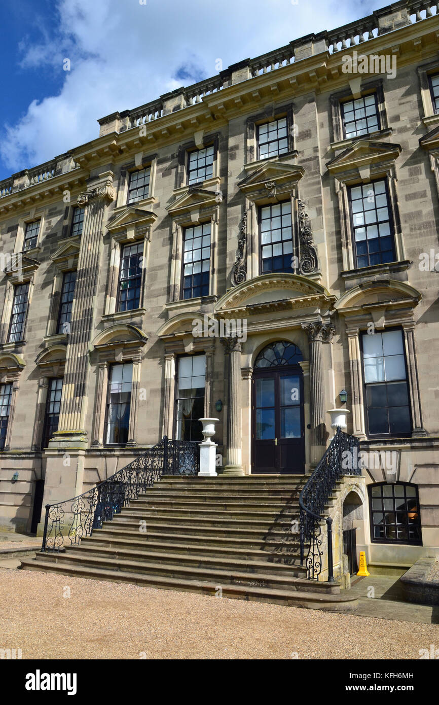Stately home steps hi-res stock photography and images - Alamy
