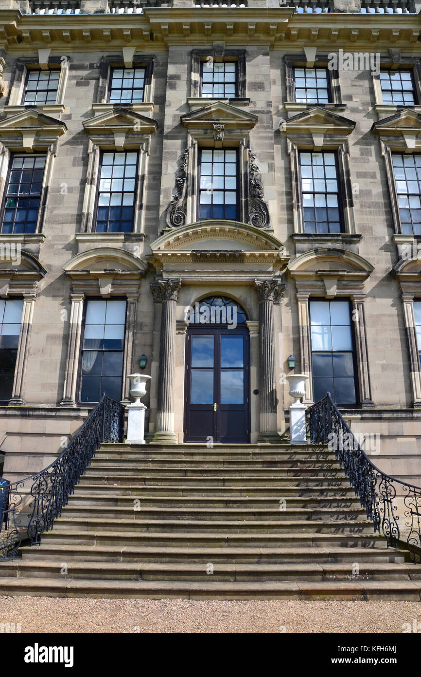 Stately home steps hi-res stock photography and images - Alamy
