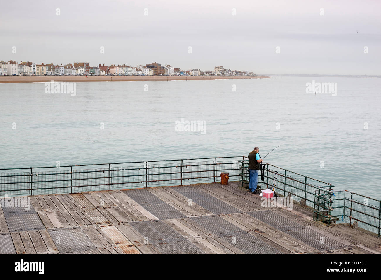 Foggy fishing pier hi-res stock photography and images - Alamy
