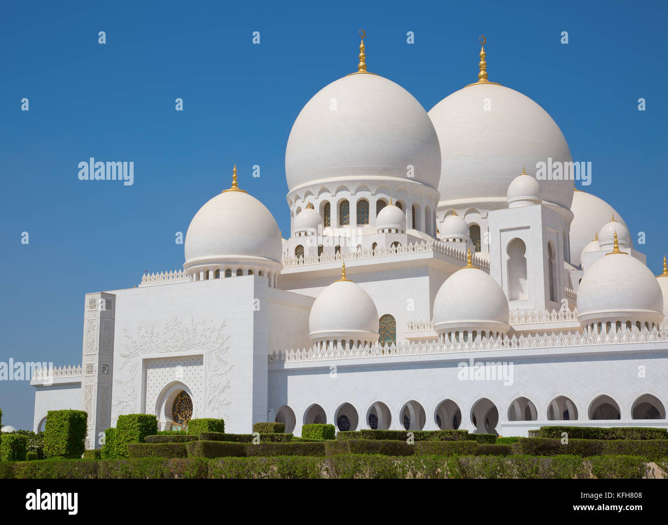 Famous Sheikh Zayed mosque in Abu Dhabi, United Arab Emirates Stock ...