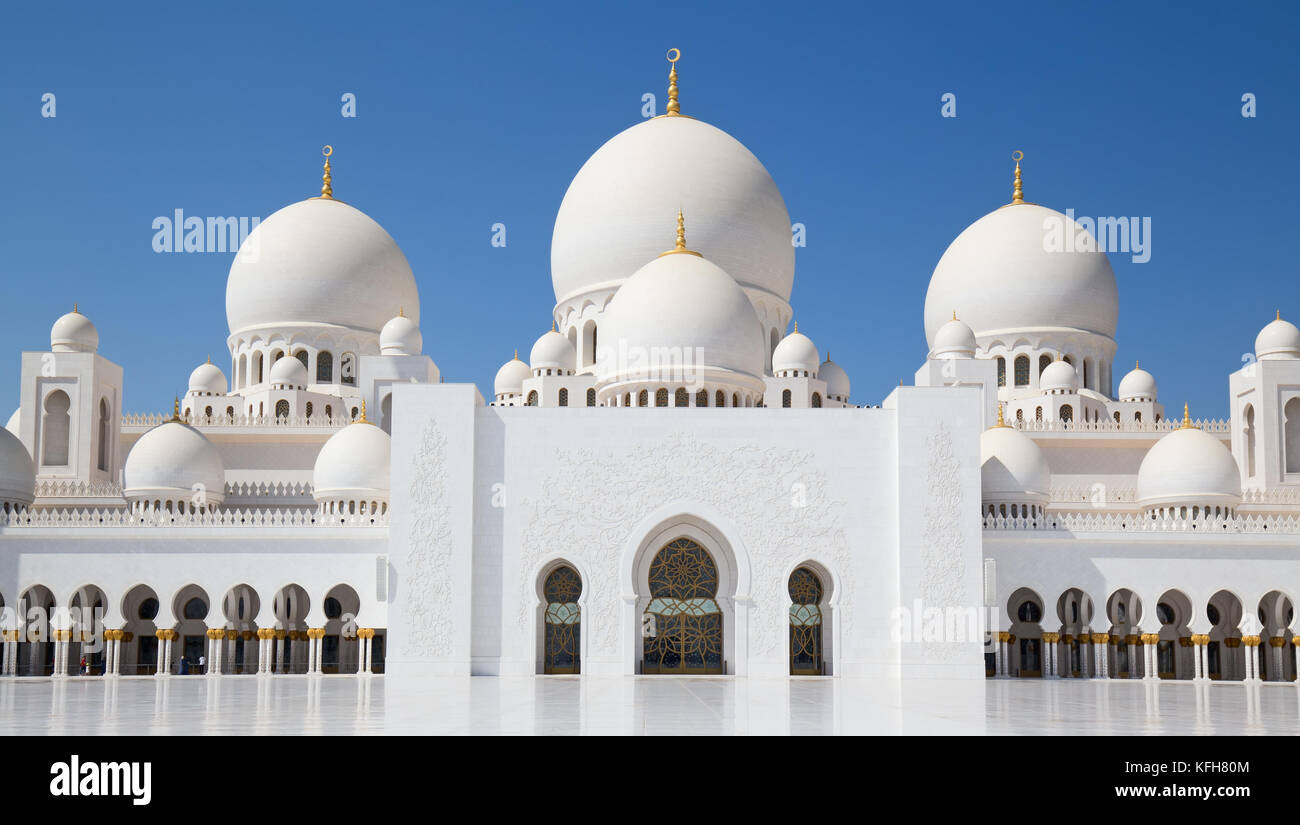 Famous Sheikh Zayed mosque in Abu Dhabi, United Arab Emirates Stock ...