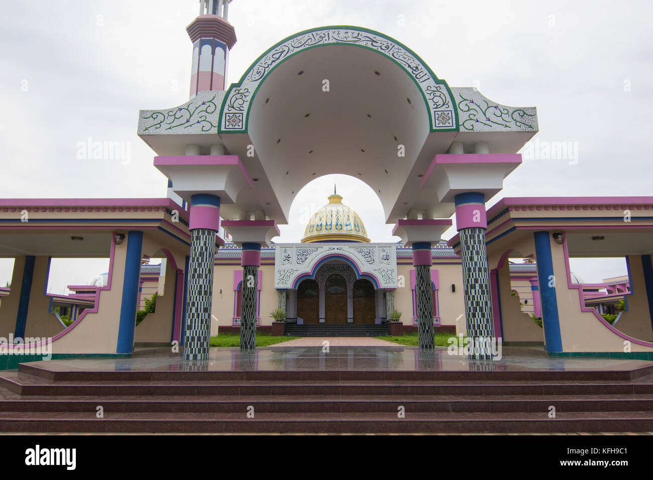 Beautiful and largest Mosque known as Guthia Mosque of Barisal in ...