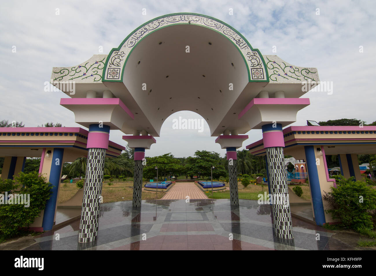 Beautiful and largest Mosque known as Guthia Mosque of Barisal in ...
