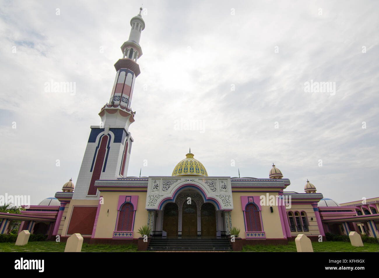 Beautiful and largest Mosque known as Guthia Mosque of Barisal in ...