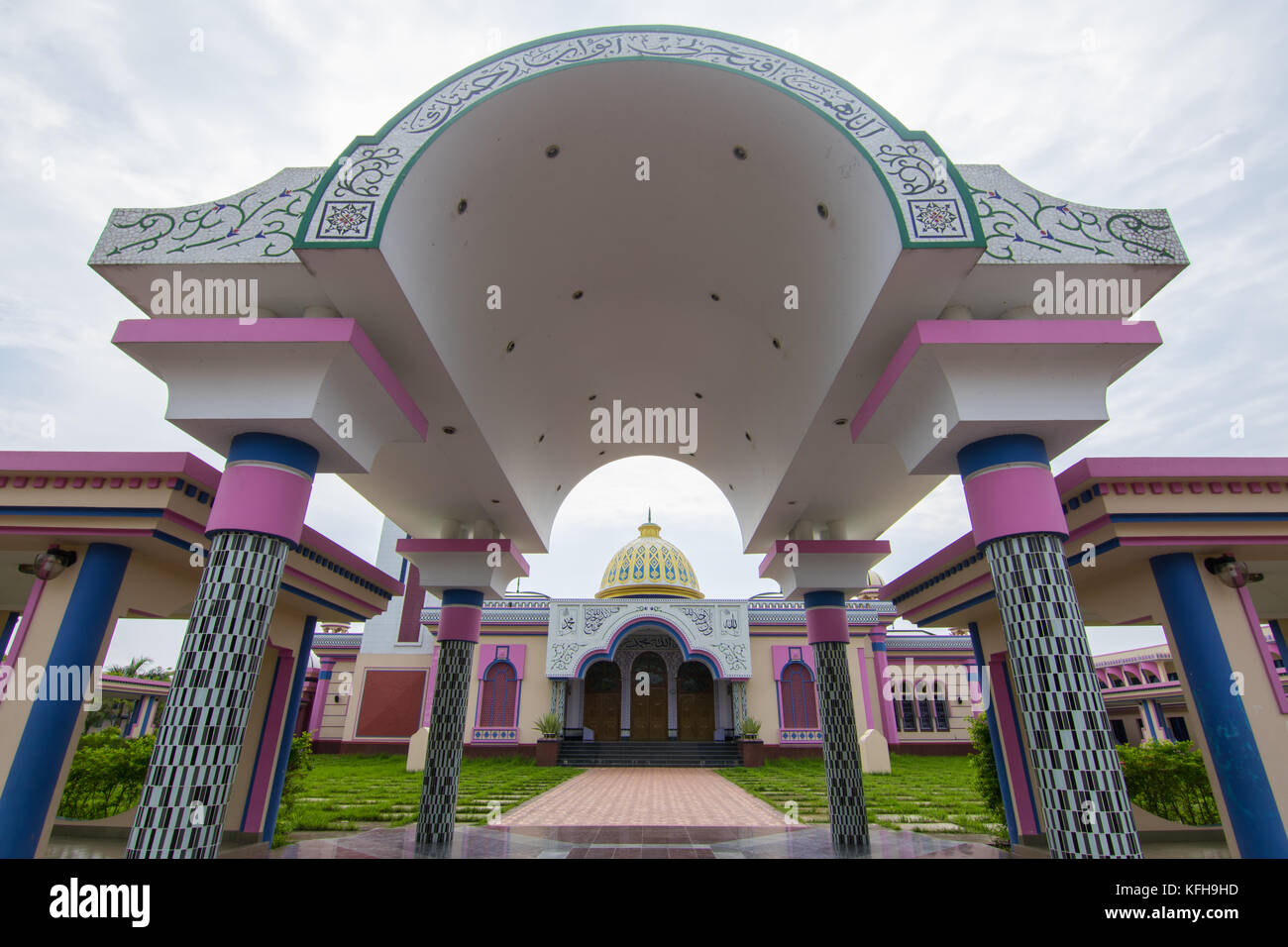 Beautiful and largest Mosque known as Guthia Mosque of Barisal in ...