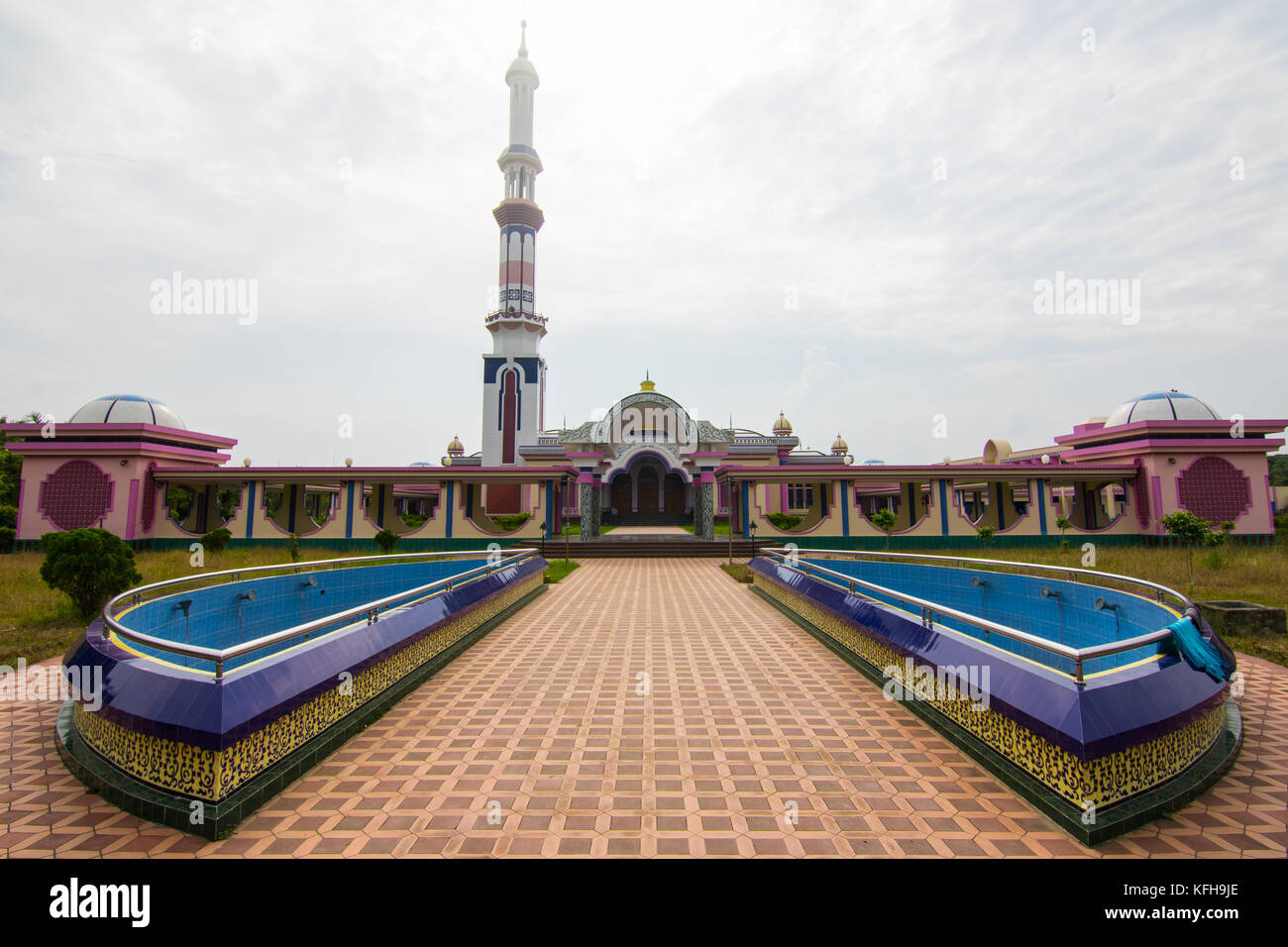 Beautiful and largest Mosque known as Guthia Mosque of Barisal in ...