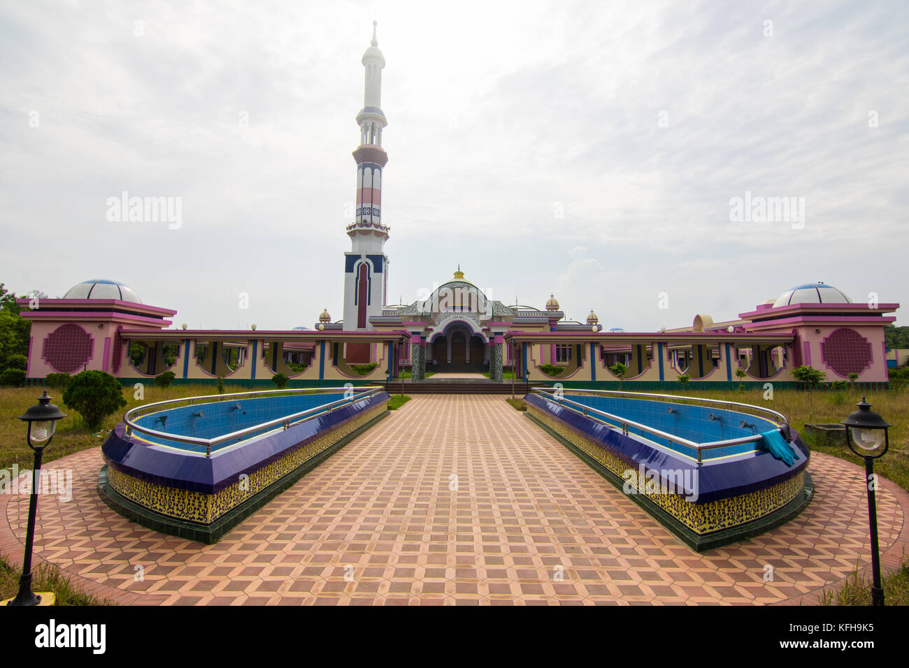 Beautiful and largest Mosque known as Guthia Mosque of Barisal in ...