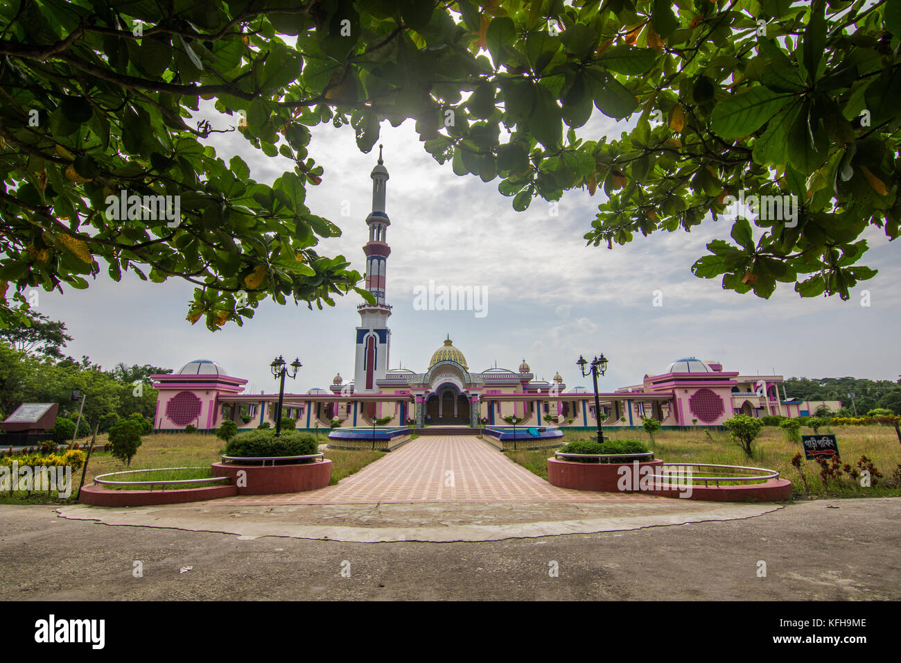 Beautiful and largest Mosque known as Guthia Mosque of Barisal in ...