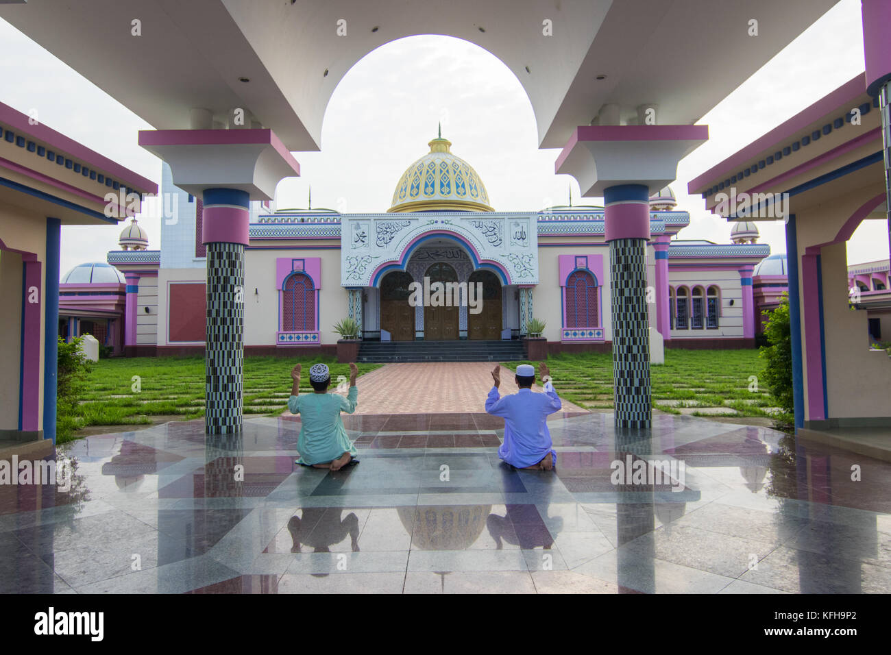 Beautiful and largest Mosque known as Guthia Mosque of Barisal in ...