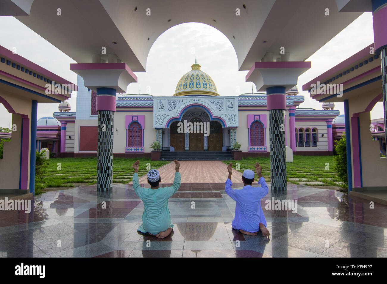 Beautiful and largest Mosque known as Guthia Mosque of Barisal in ...