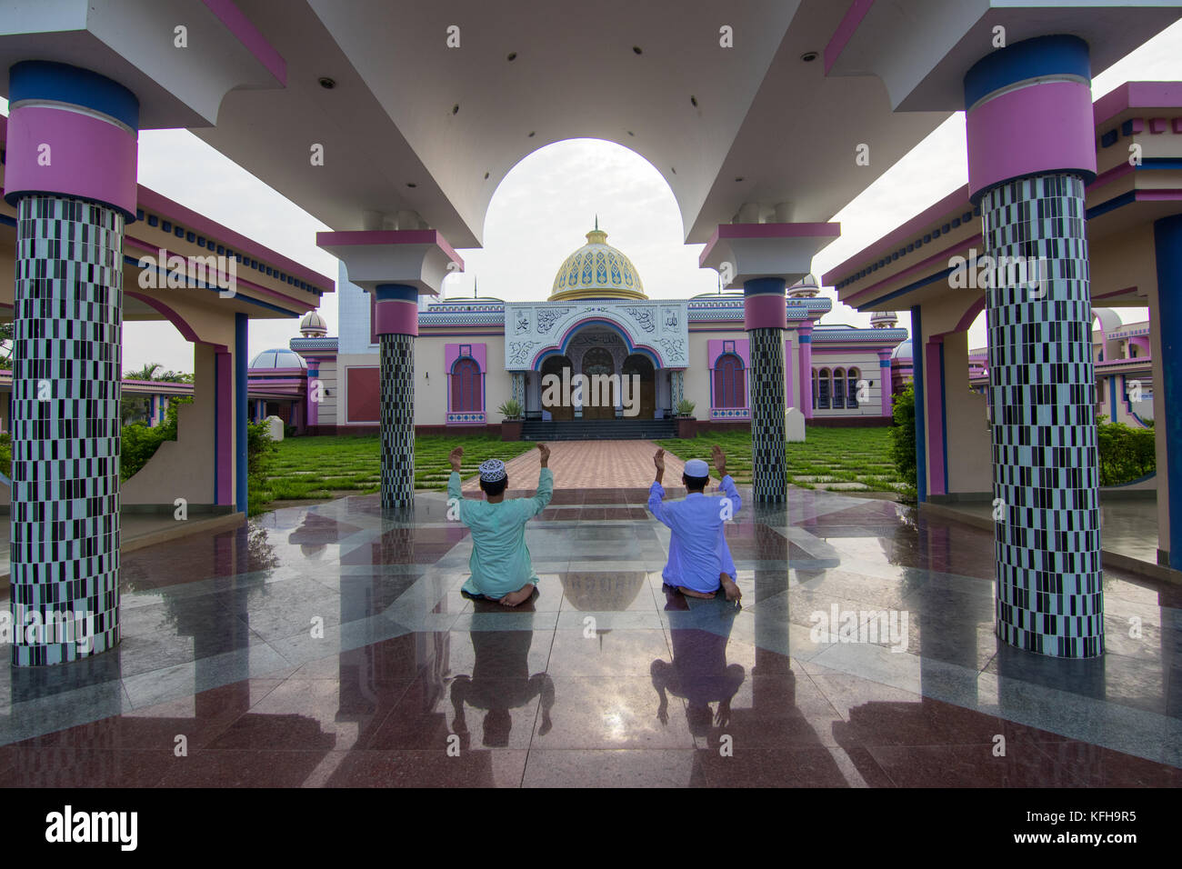 Beautiful and largest Mosque known as Guthia Mosque of Barisal in ...