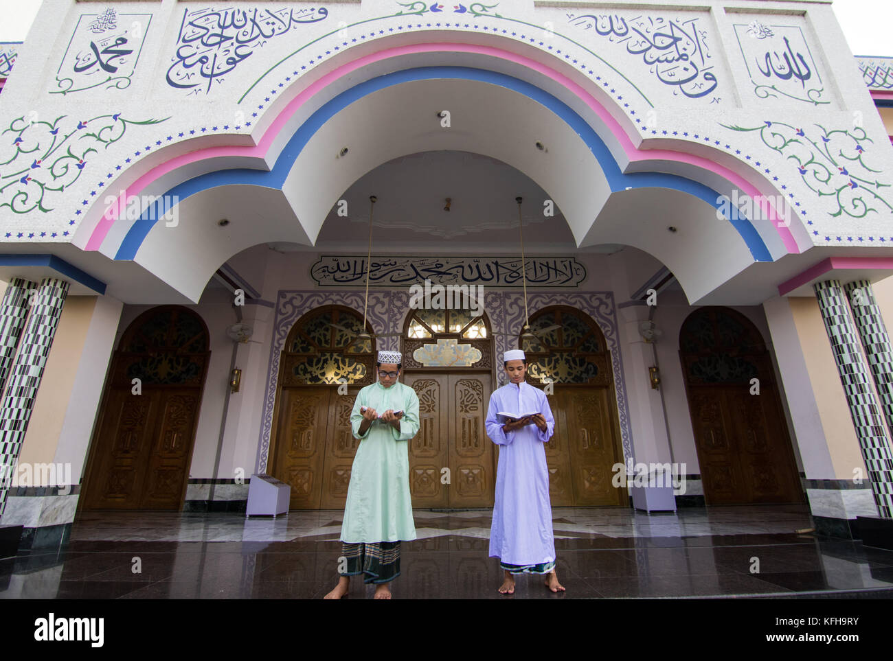 Beautiful and largest Mosque known as Guthia Mosque of Barisal in ...