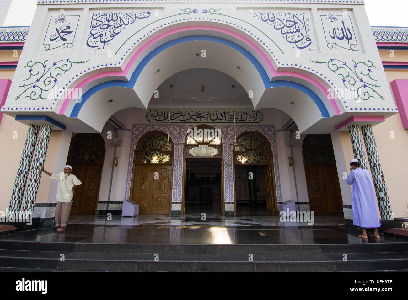 Beautiful and largest Mosque known as Guthia Mosque of Barisal in ...