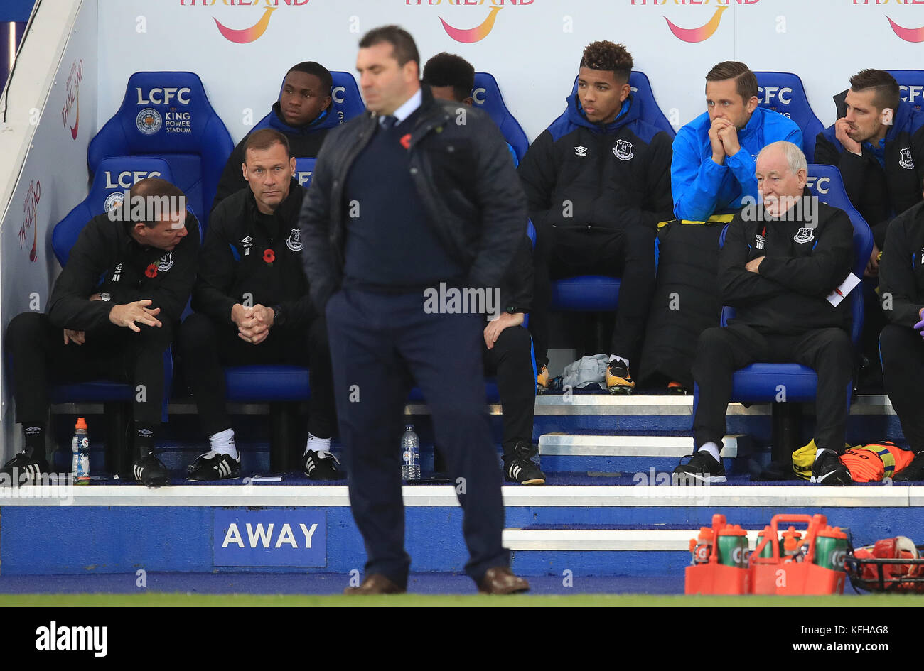 Evertons gylfi sigurdsson sits on bench hi-res stock photography and ...