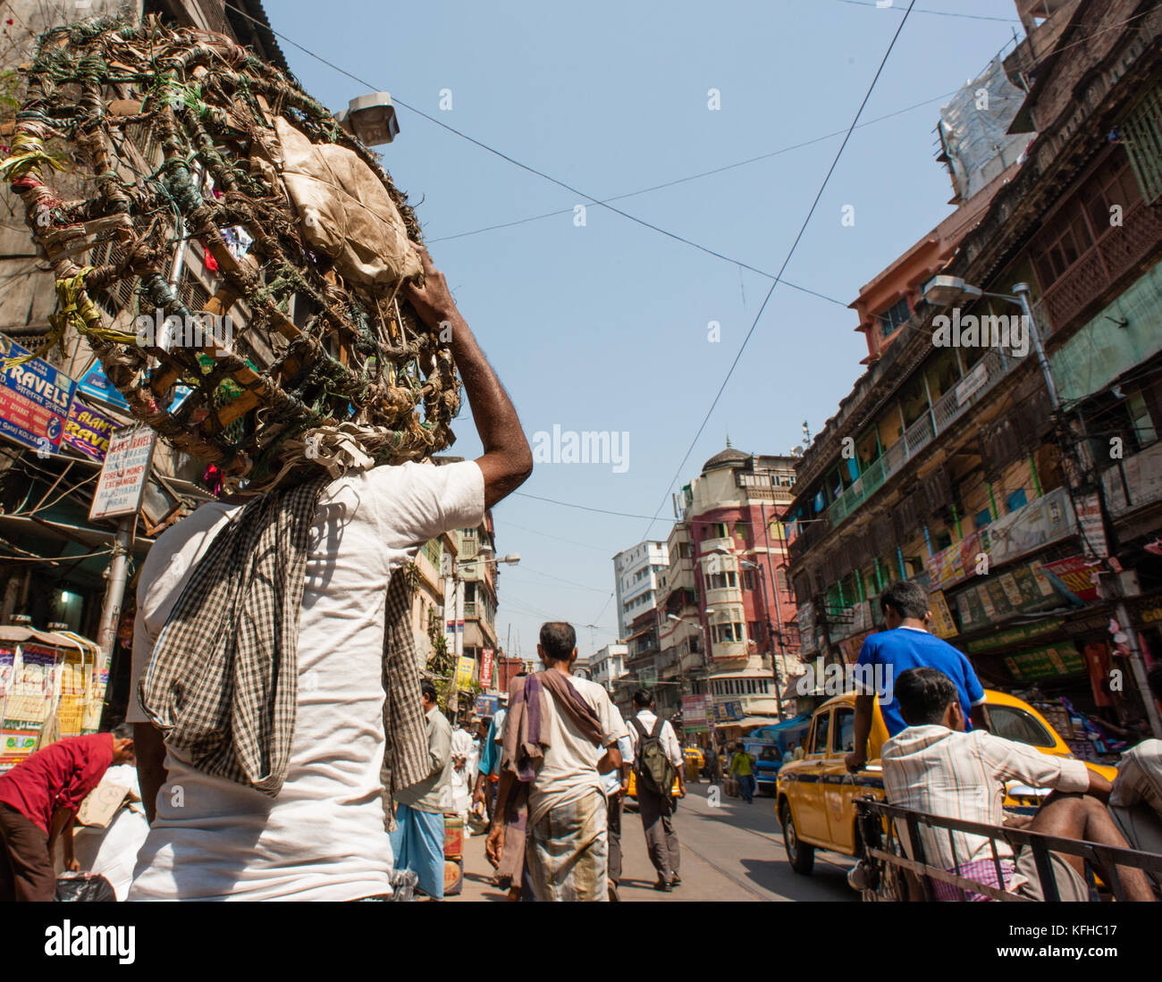 Kolkata streets hi-res stock photography and images - Alamy