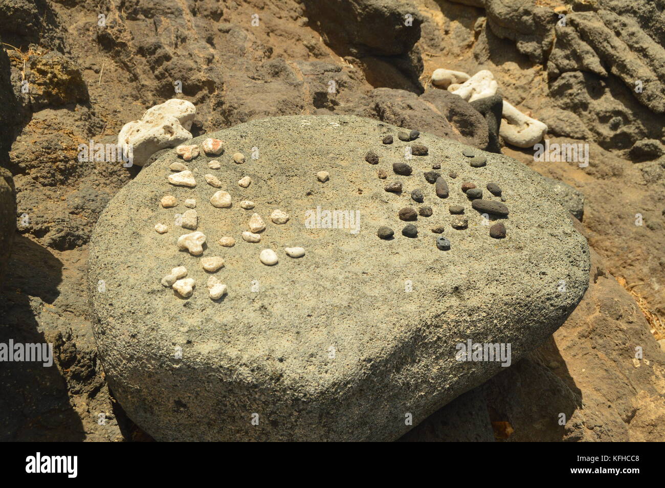 Konane: Hawaiian Native Board Game Stock Photo - Alamy