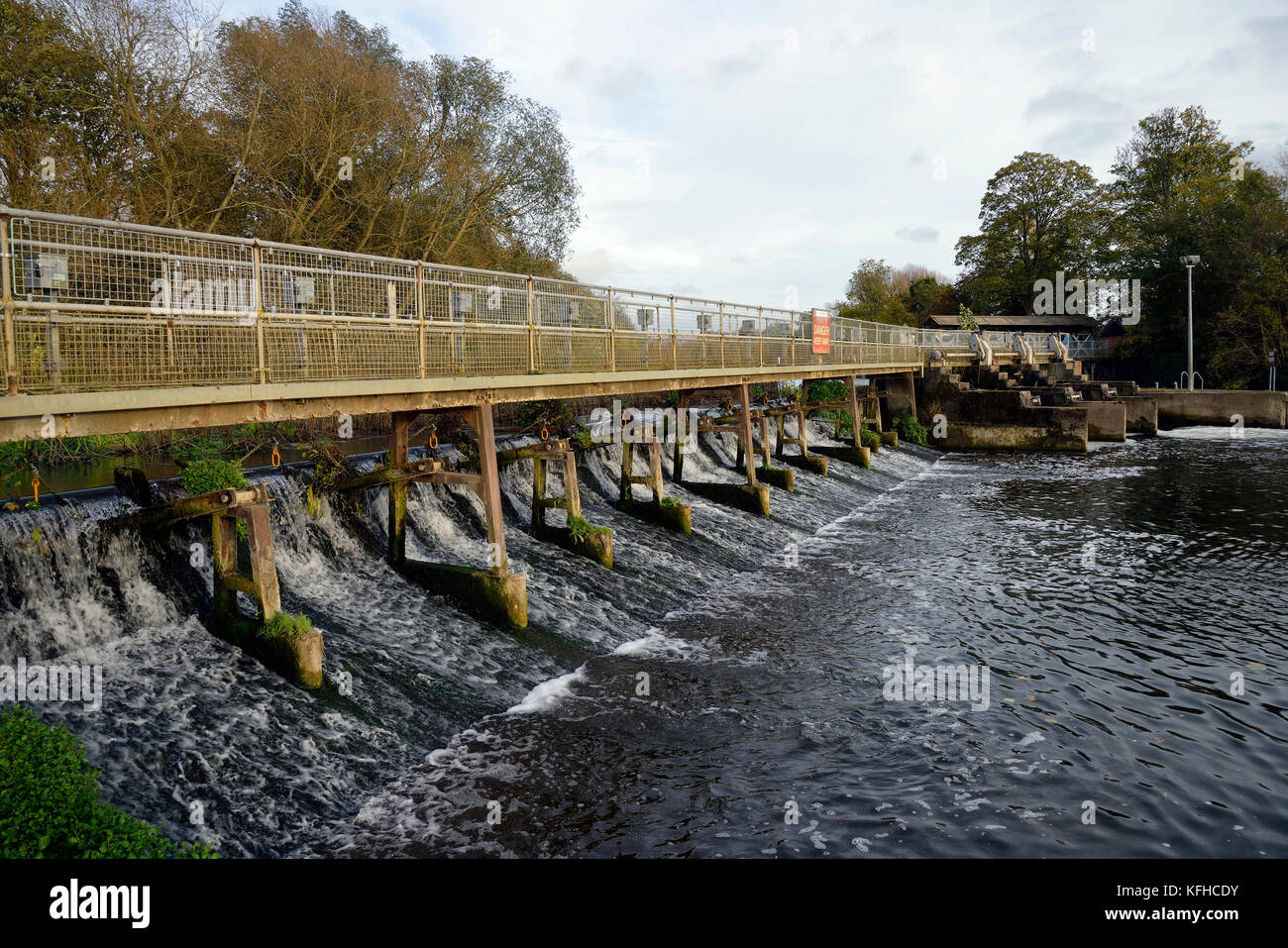 Abingdon Weir & River Thames, Abingdon-on-Thames, Oxfordshire Stock ...