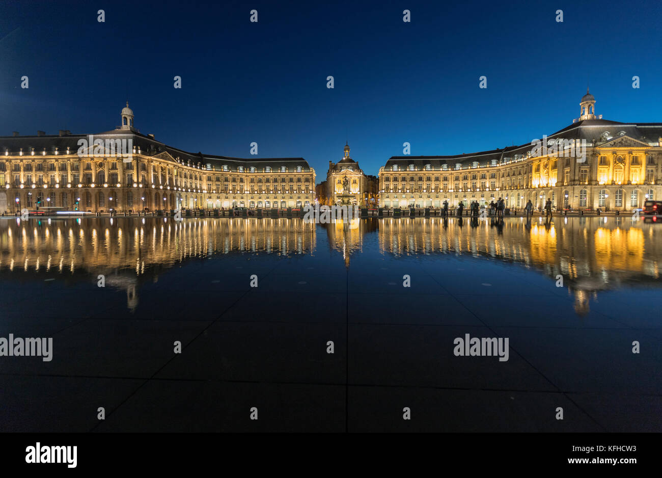 Water Mirror, Le Miroir d'eau, the world's largest reflecting pool at ...