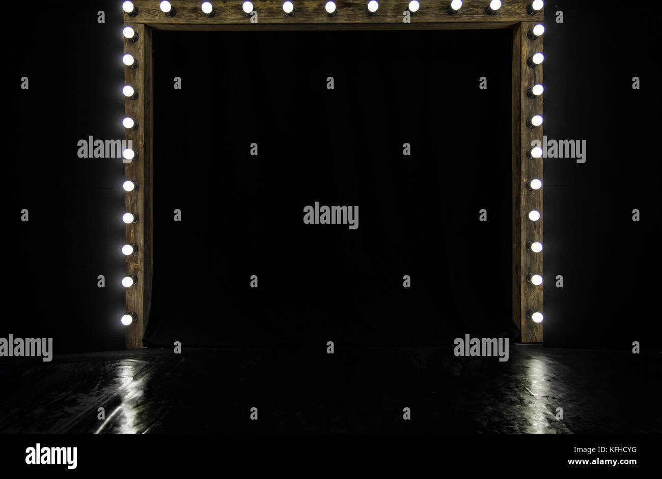 Dark room single spotlight hi-res stock photography and images - Alamy