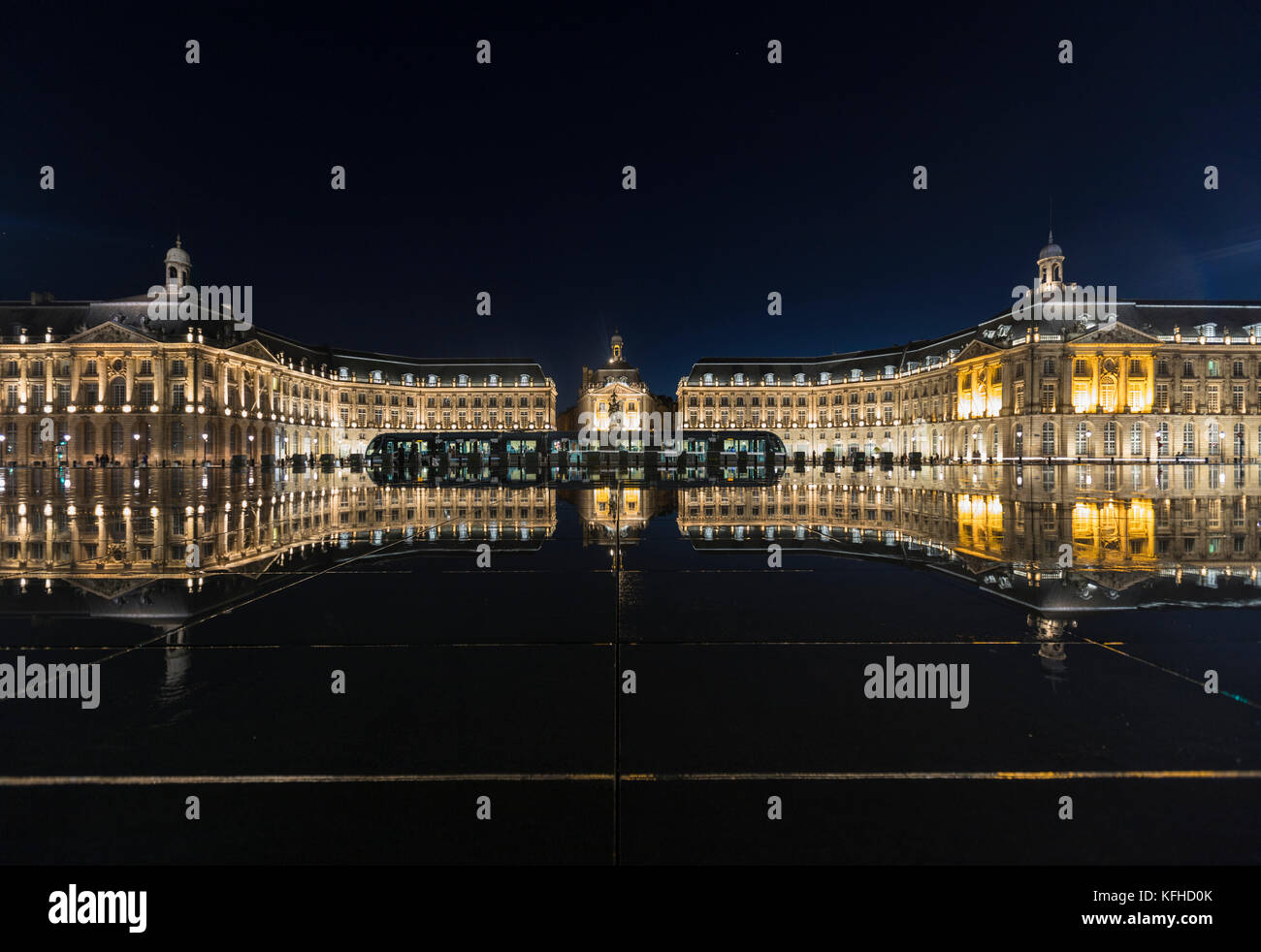 Water Mirror, Le Miroir d'eau, the world's largest reflecting pool at ...