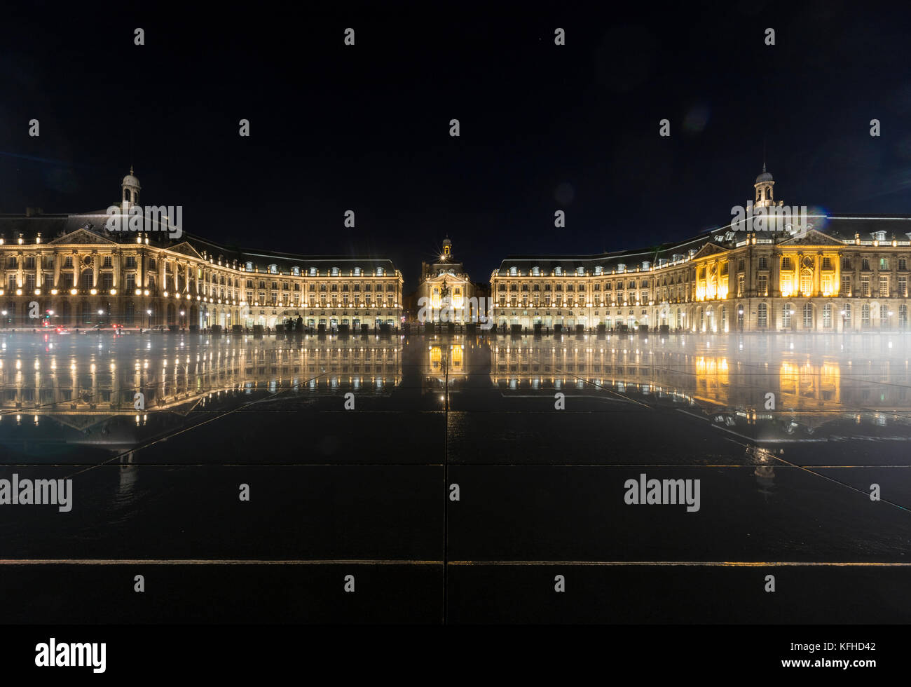 Water Mirror, Le Miroir d'eau, the world's largest reflecting pool at ...