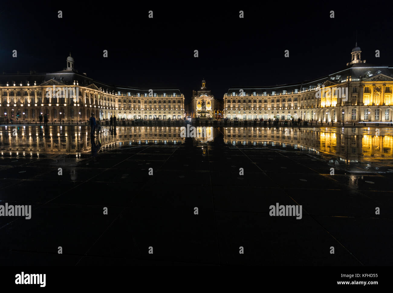 Water Mirror, Le Miroir d'eau, the world's largest reflecting pool at ...