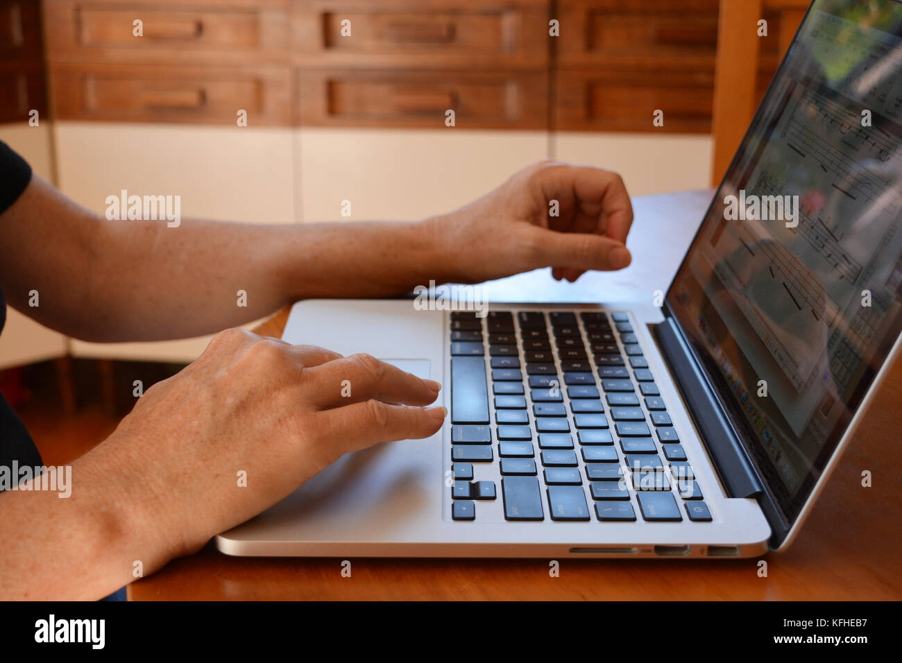 Working from kitchen table hi-res stock photography and images - Alamy
