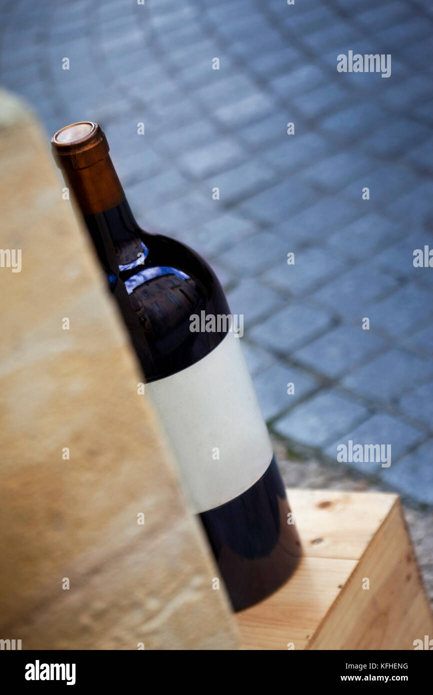 Bottle of bordeaux hi-res stock photography and images - Alamy