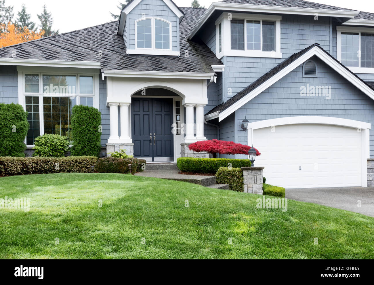 Clean house exterior hi-res stock photography and images - Alamy