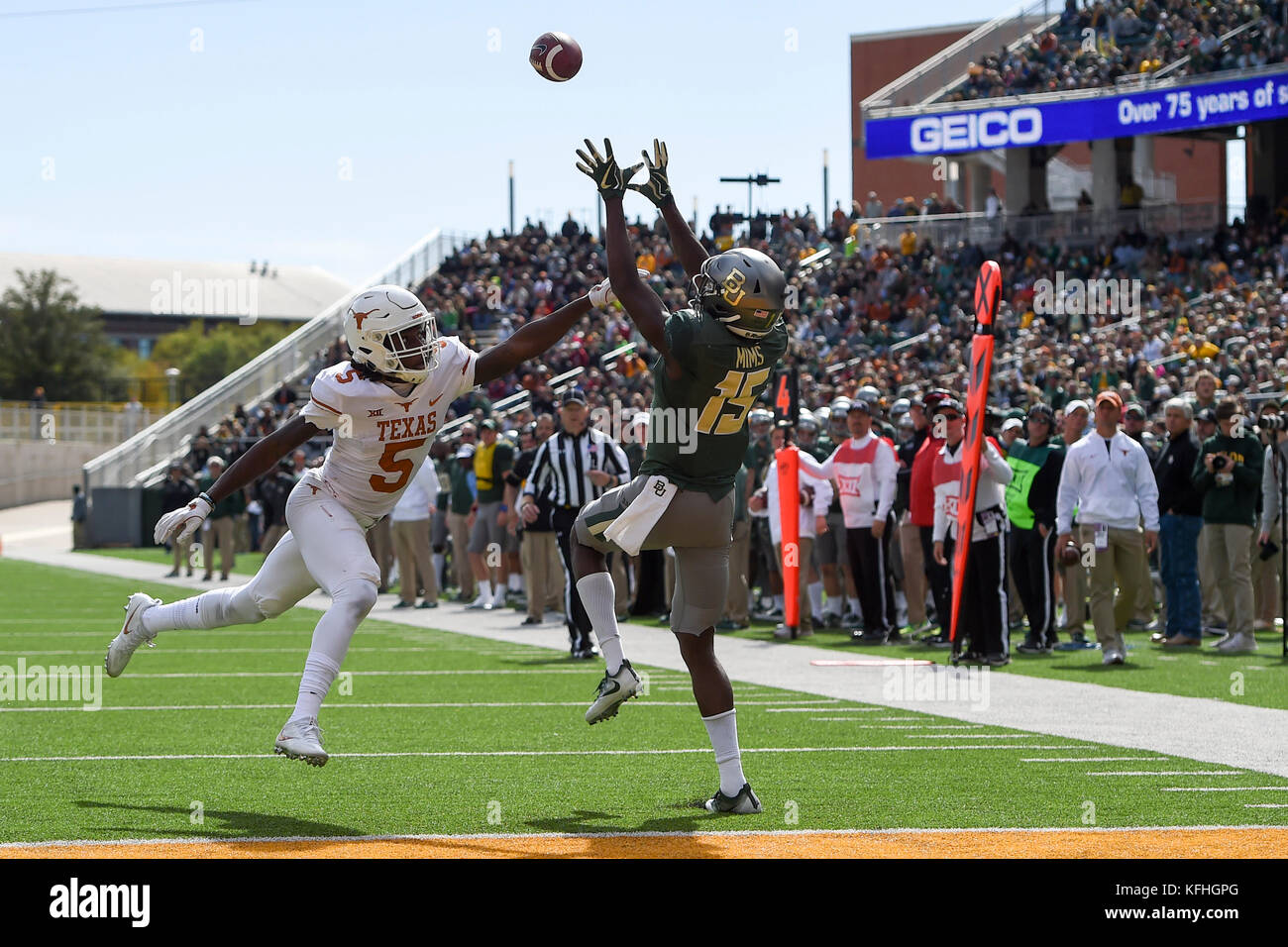 Waco, Texas, USA. 28th Oct, 2017. Baylor Bears wide receiver Denzel ...