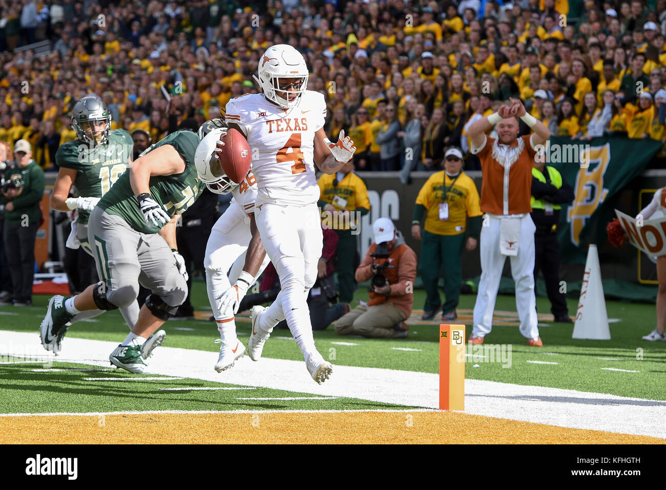 Waco, Texas, USA. 28th Oct, 2017. Texas Longhorns defensive back DeShon ...
