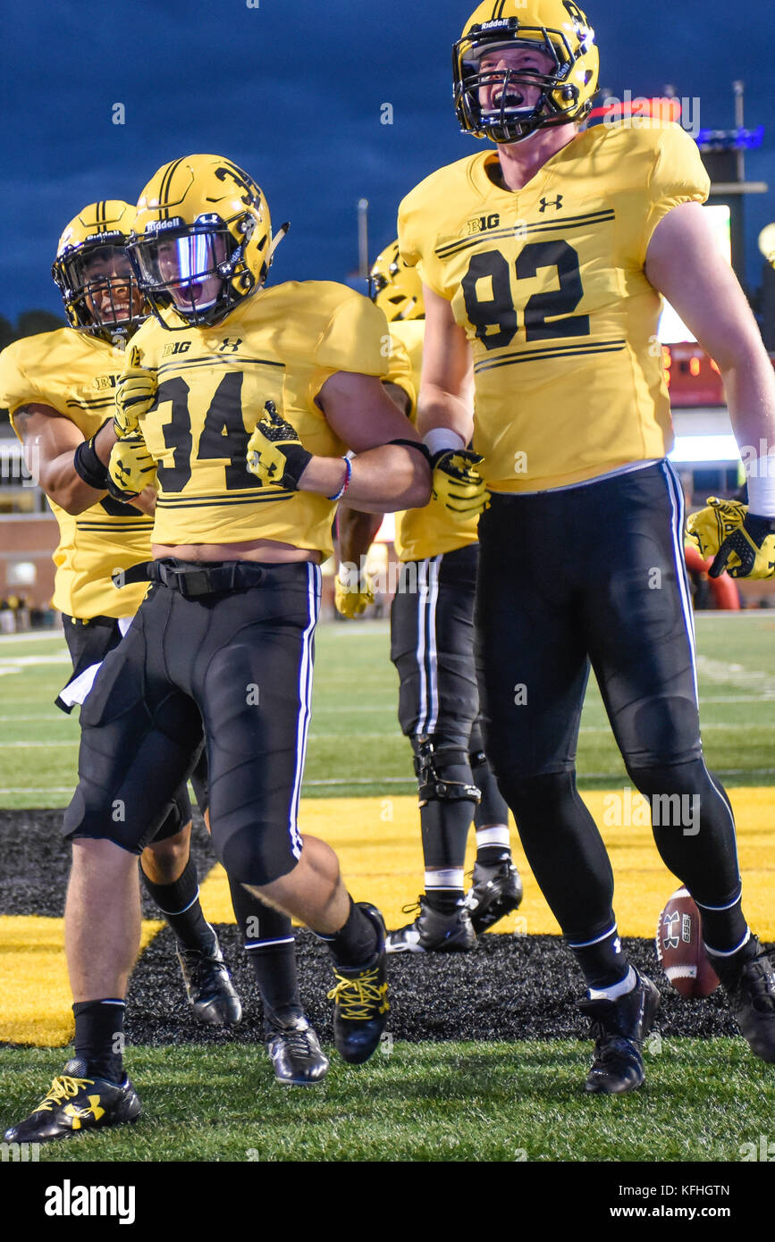 College Park, MD, USA. 28th Oct, 2017. Running back JAKE FUNK (34) and ...