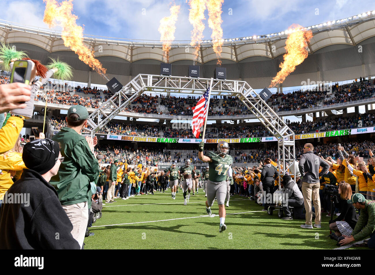 Waco, Texas, USA. 28th Oct, 2017. Baylor Bears fullback Kyle Boyd (47 ...