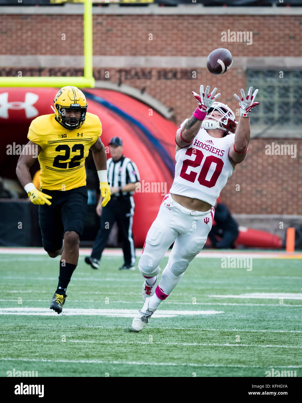 College Park, Maryland, USA. 28th Oct, 2017. Indiana Hoosiers running ...