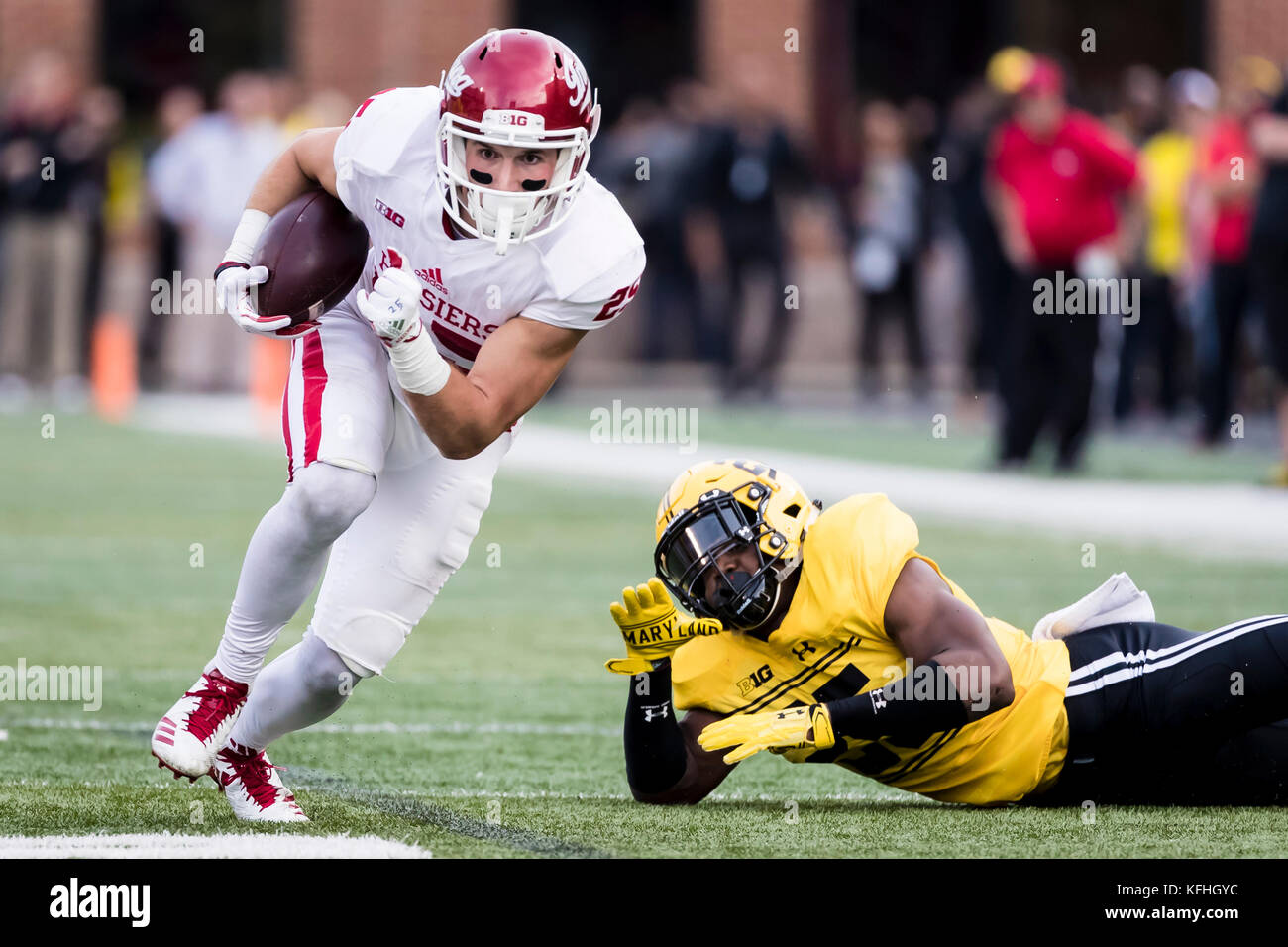 College Park, Maryland, USA. 28th Oct, 2017. Indiana Hoosiers wide ...